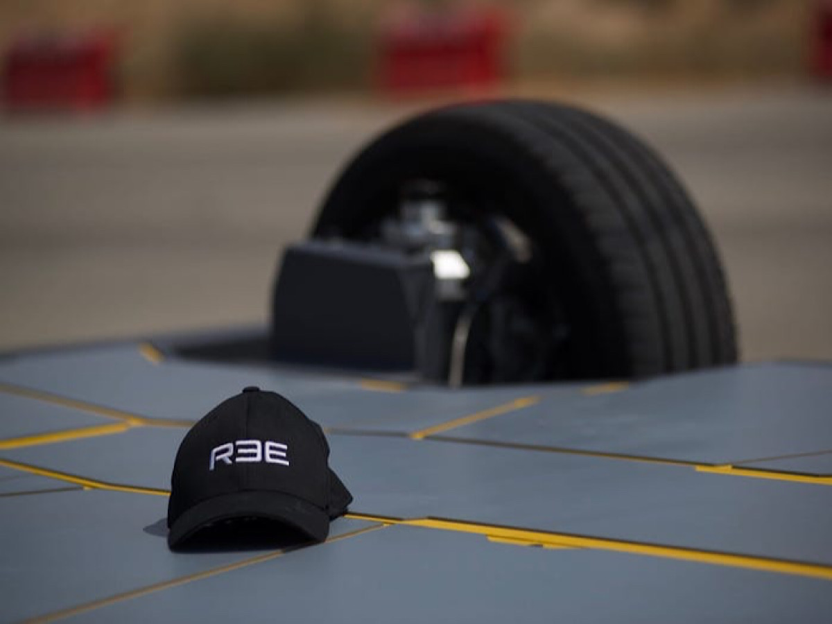 This modular EV vehicle platform can shift into endless types of ...