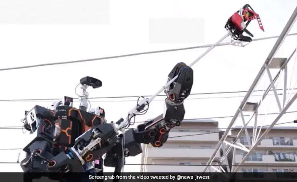 Japan To Deploy VR-Controlled Giant Robot For Repairs On Railway Tracks ...