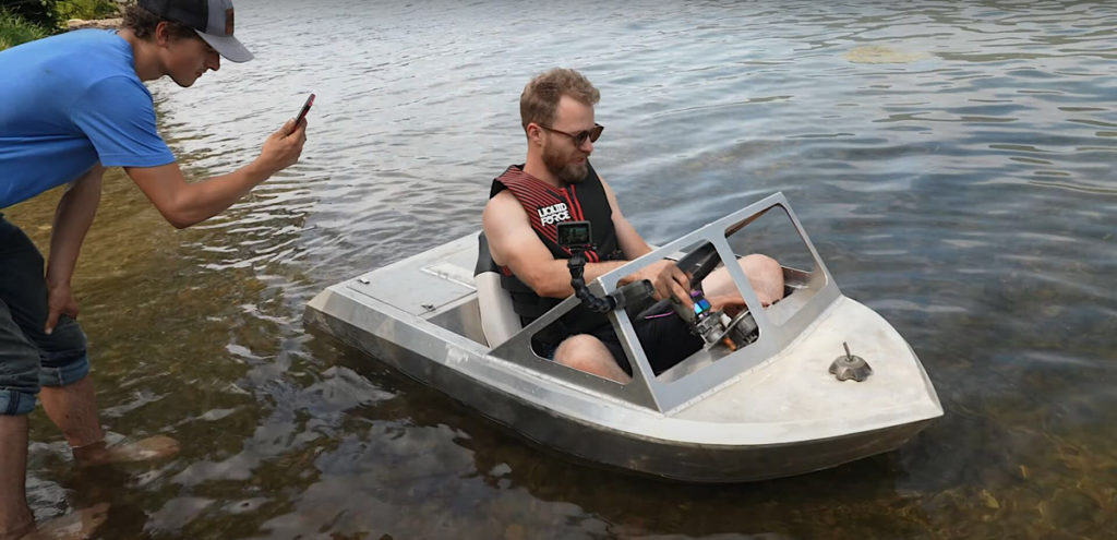 Micro Jet Boat Is a Tiny Yet Exciting Contraption, Goes on Wild Joy ...
