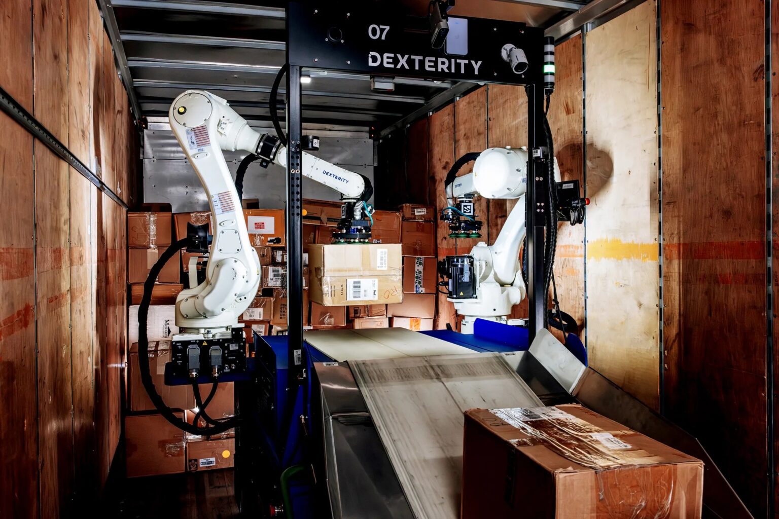 FedEx Unveils DexR: The AI-Powered Robot Revolutionizing Package ...